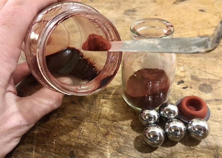 Trade Secrets: Making a pigment grinder | Premium Feature | The Strad