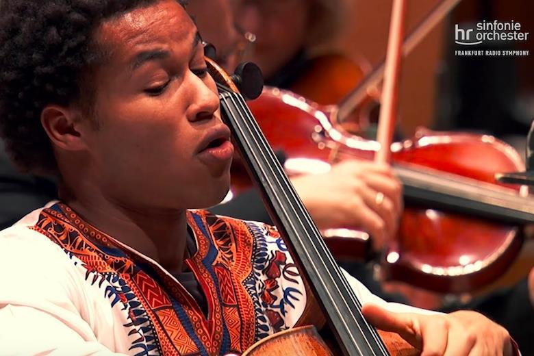 Sheku Kanneh-Mason plays Elgar’s Cello Concerto with Frankfurt Radio ...