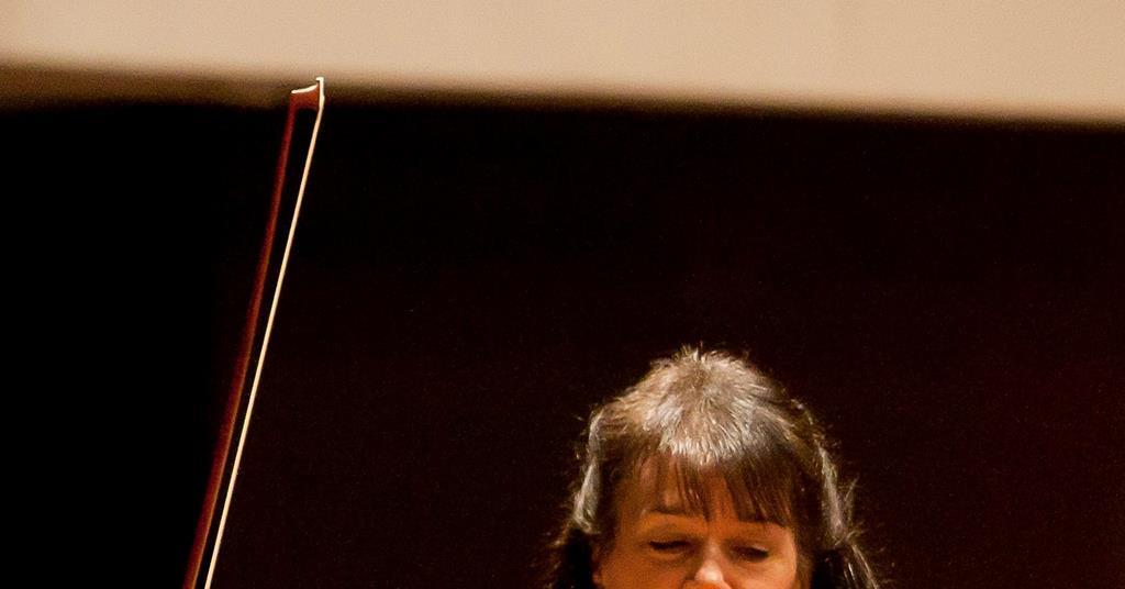 The Strad - Technique: Violin bow landings with Gina McCormack | The Strad