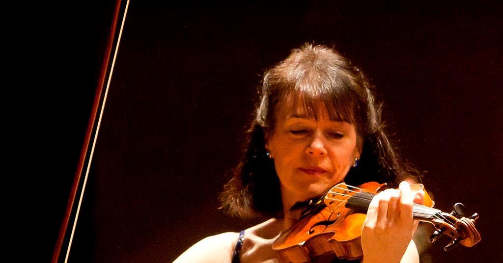 The Strad - Technique: Violin bow landings with Gina McCormack | The Strad
