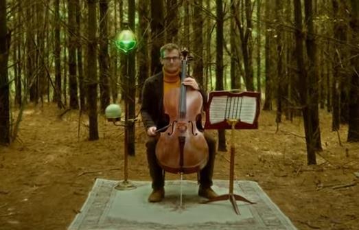 The Strad - New video: cellist Alexander Hersh in ‘Absinthe II’ | The Strad