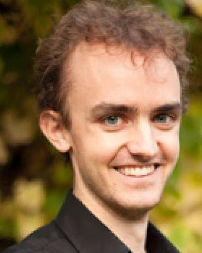 New Zealand violinist Benjamin Baker, 23, takes £5,000 first prize in ...