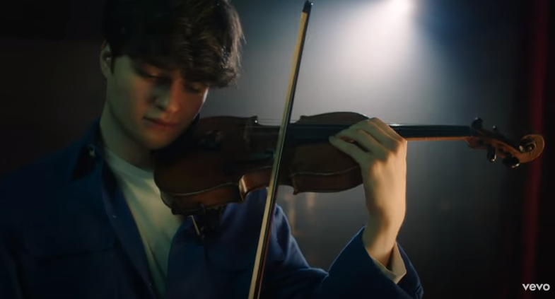 The Strad - Violinist Luka Faulisi plays 'El Cant des Ocells' | The Strad