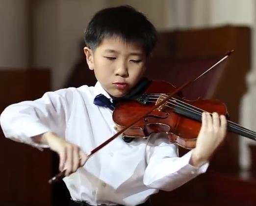 Violinist Samuel Tan performs Kabalevsky aged 8 | Article | The Strad