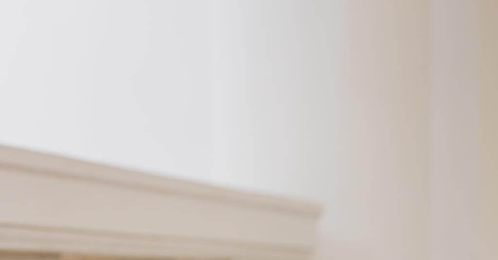 The Strad - A Brothers Amati viola to a cello called 'Ginger': more ...