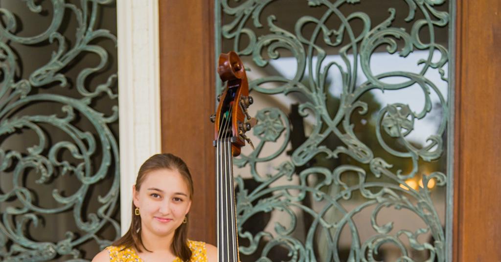 The Strad - A Brothers Amati viola to a cello called 'Ginger': more ...