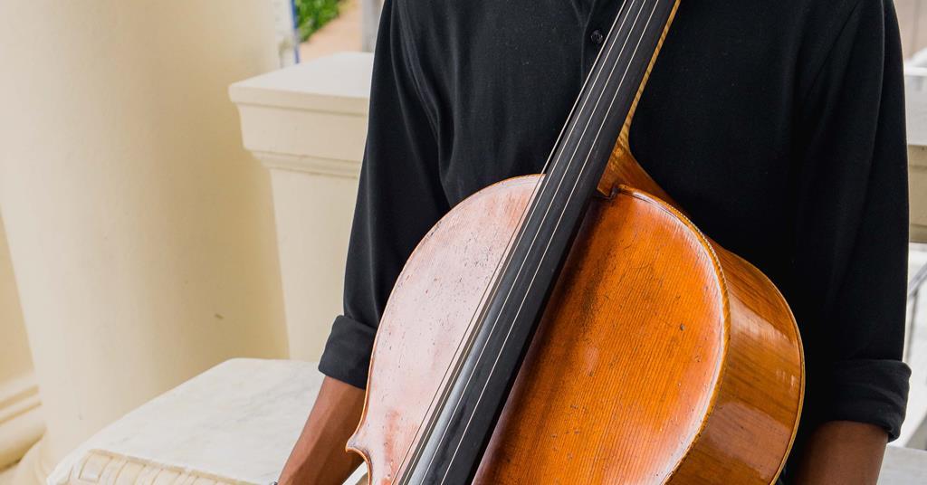 The Strad - A Brothers Amati viola to a cello called 'Ginger': more ...