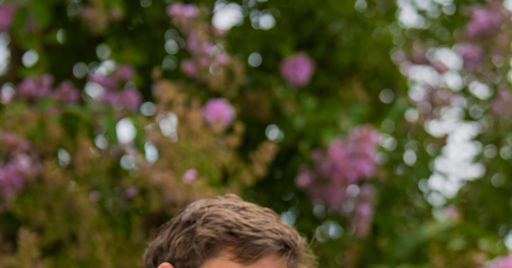 The Strad - A Brothers Amati viola to a cello called 'Ginger': more ...