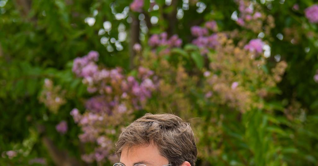 The Strad - A Brothers Amati viola to a cello called 'Ginger': more ...