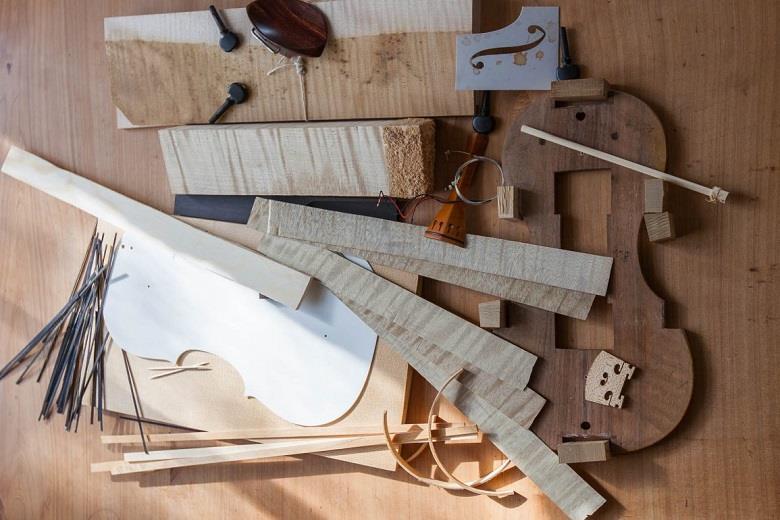 Luthiers Stefan-Peter Greiner and Mark Jennings at IMS Prussia Cove ...