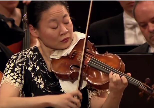 Violinist Midori performs Brahms Violin Concerto | Article | The Strad