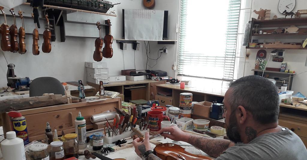Inmates repair violins in Czech prison initiative | News | The Strad