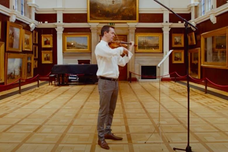 A violin recital in a picture gallery | Video | The Strad