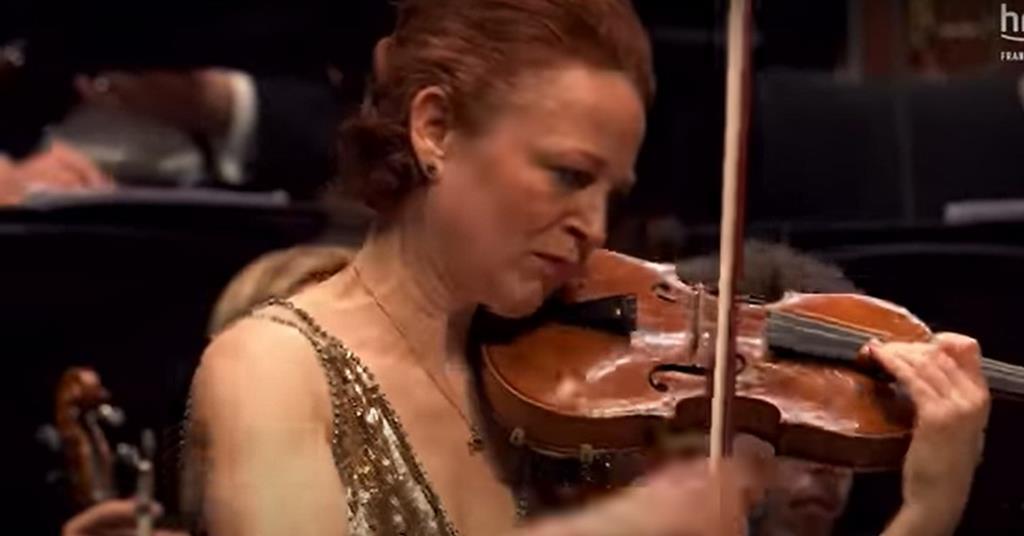 The Strad - Carolin Widmann performs Britten’s Violin Concerto | The Strad