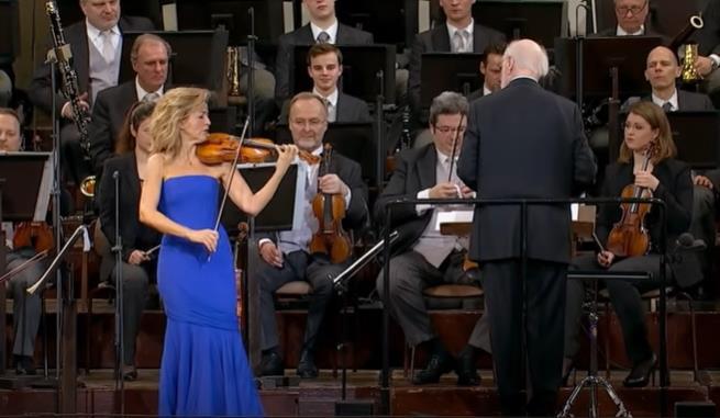 All the notes: Anne-Sophie Mutter performs ‘Hedwig’s Theme’ from Harry ...
