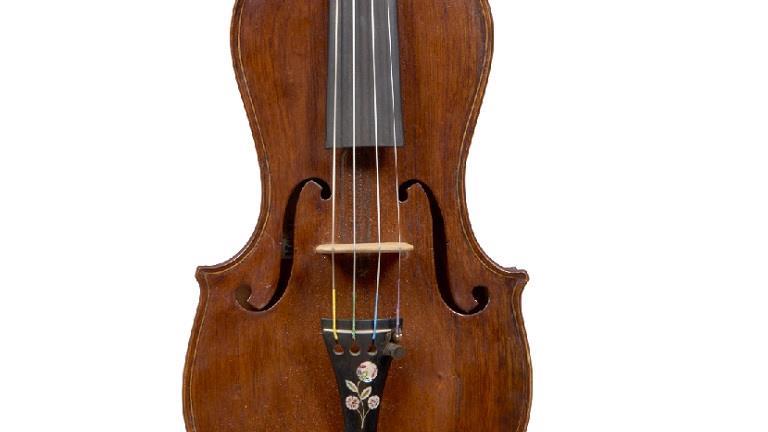 Winston Churchill cigar box violin sells for six times its estimate ...