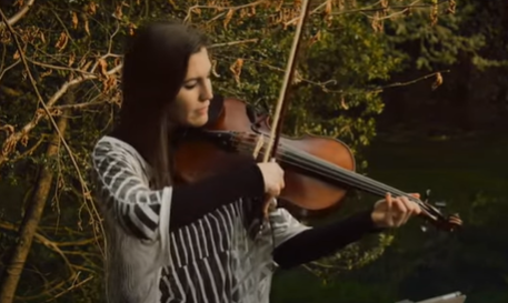 Violeta Vicci improvises on an octave viola | Video | The Strad
