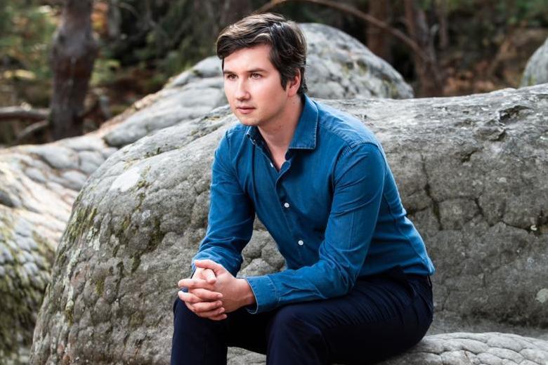 French lutenist signs to Warner Classics | News | The Strad