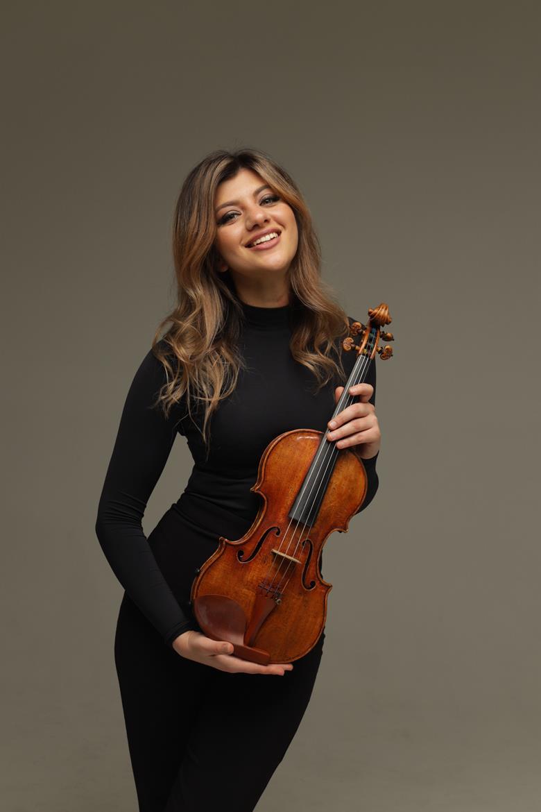The Strad News - Violinist Alexandra Tirsu loaned 1717 ‘Reifenberg ...